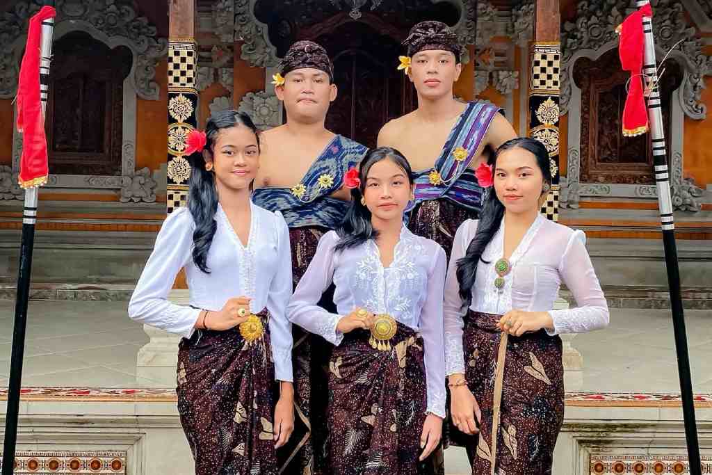 Dwika, Hendra, Indri, Ayu, Windi | Undangan Mepandes